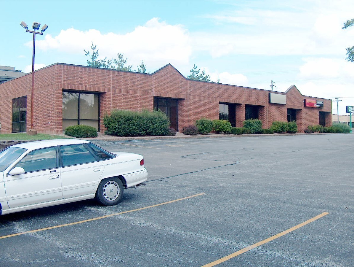 4436-4440 N Brady St, Davenport, IA 52806 | LoopNet