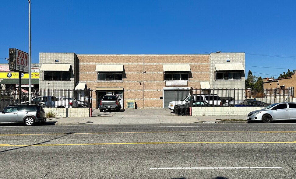 2211-2215 S La Brea Ave, Los Angeles, CA 90016 | LoopNet