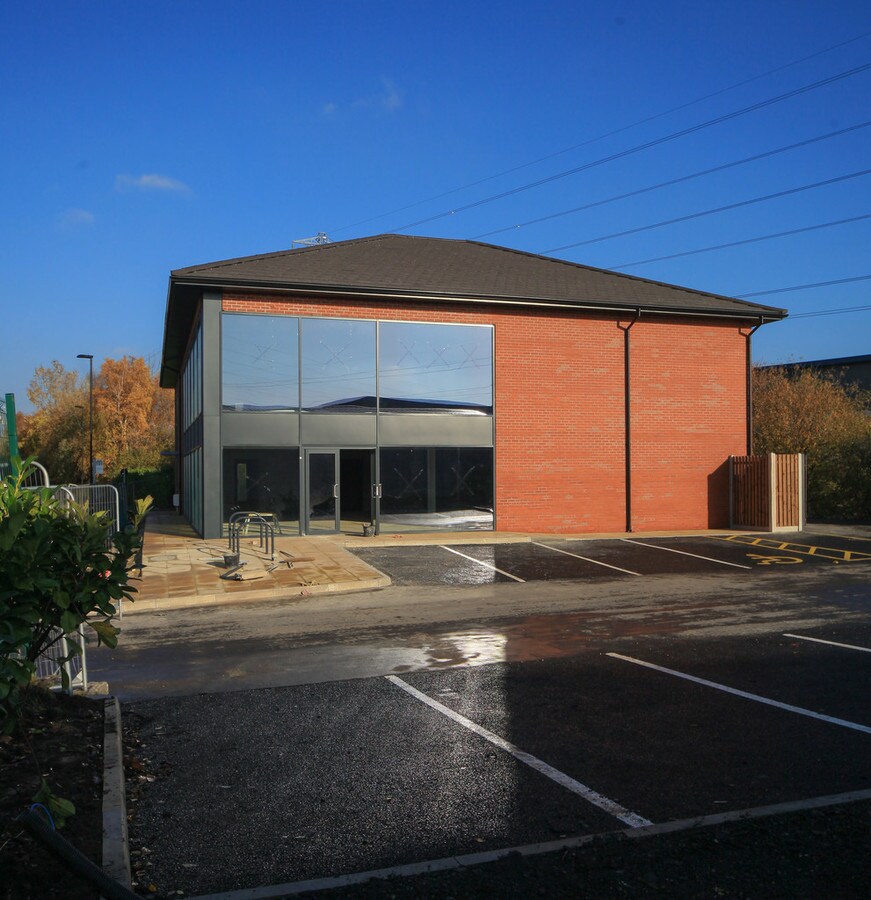 Unit C Broadgate Business Park, Oldham, GTM OL9 0JA | LoopNet Unit C Broadgate Business Park, Oldham, GTM OL9 0JA | LoopNet