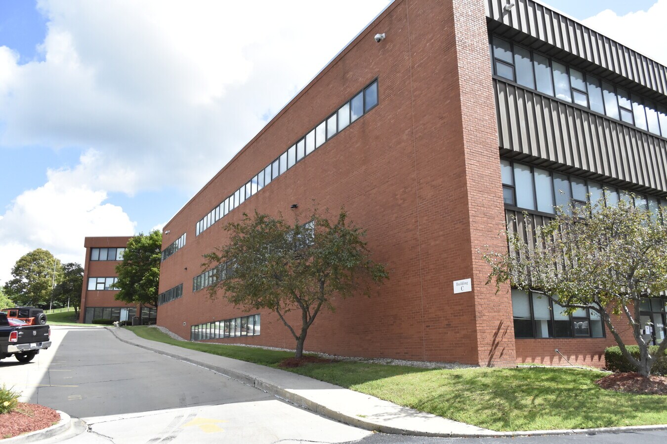 2200 Churchill Rd, Springfield, IL 62702 | LoopNet