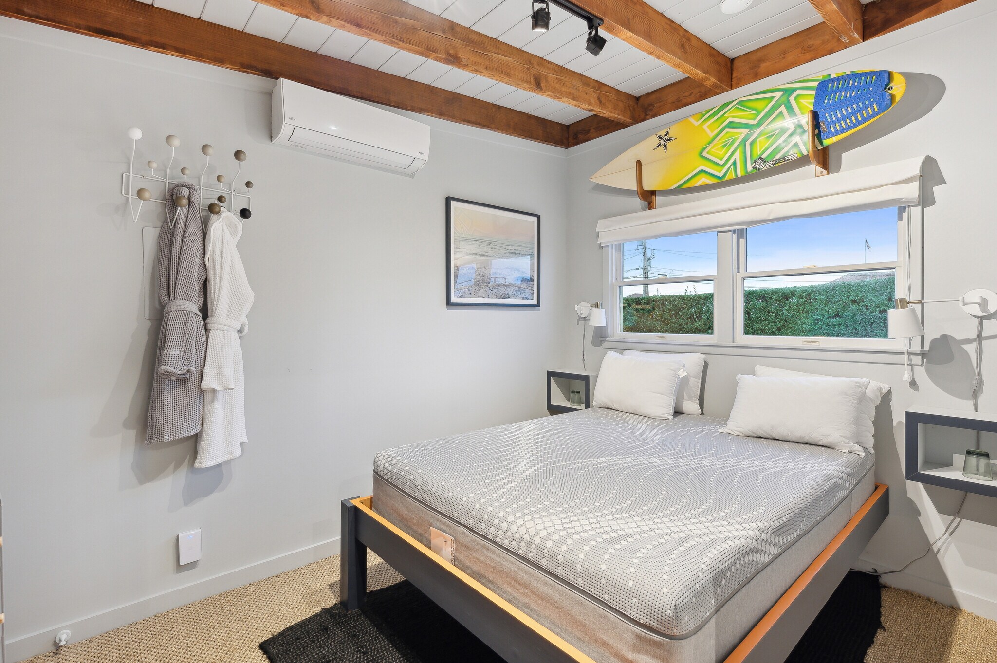 32 Lighthouse Rd, Hampton Bays, NY 11946 - The Inn Spot | LoopNet