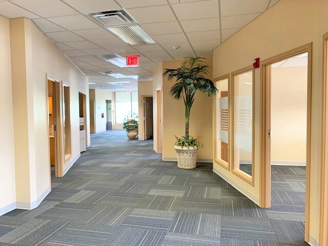3000 Bee Ridge Rd, Sarasota, FL 34239 - Office for Lease | LoopNet