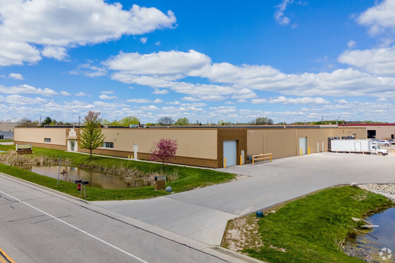 16150 W Lincoln Ave, New Berlin, WI 53151 | LoopNet