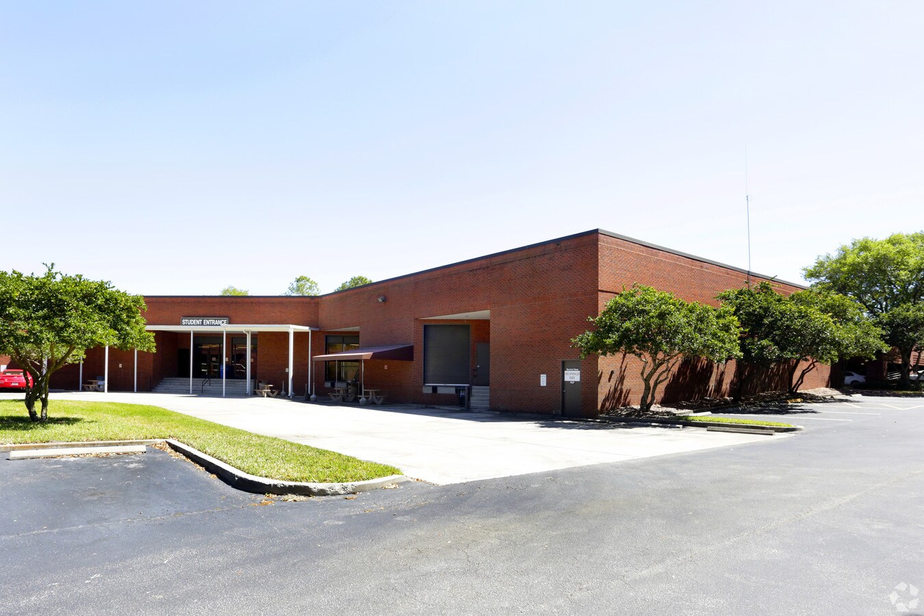 3924 Coconut Palm Dr, Tampa, FL 33619 | LoopNet