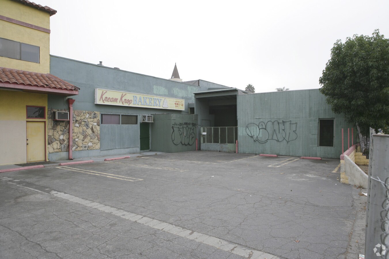 2323 W Manchester Blvd, Inglewood, CA 90305 - Property Record | LoopNet.com