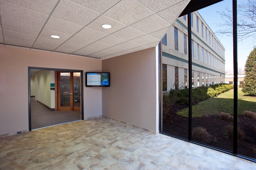 8101 Sandy Spring Rd, Laurel, MD 20707 - 95 Office Center 2 | LoopNet