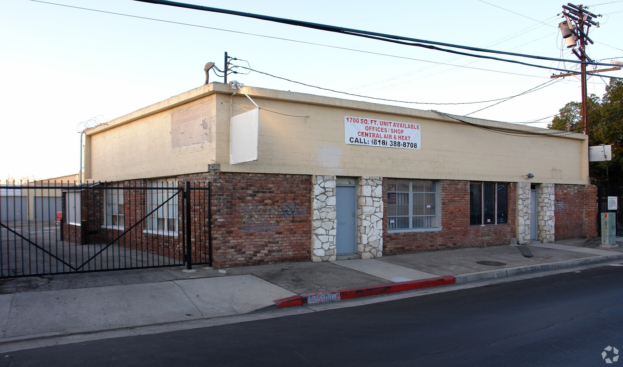 15140-15180 Raymer St, Van Nuys, CA 91405 - Raymer Commercial Center | LoopNet