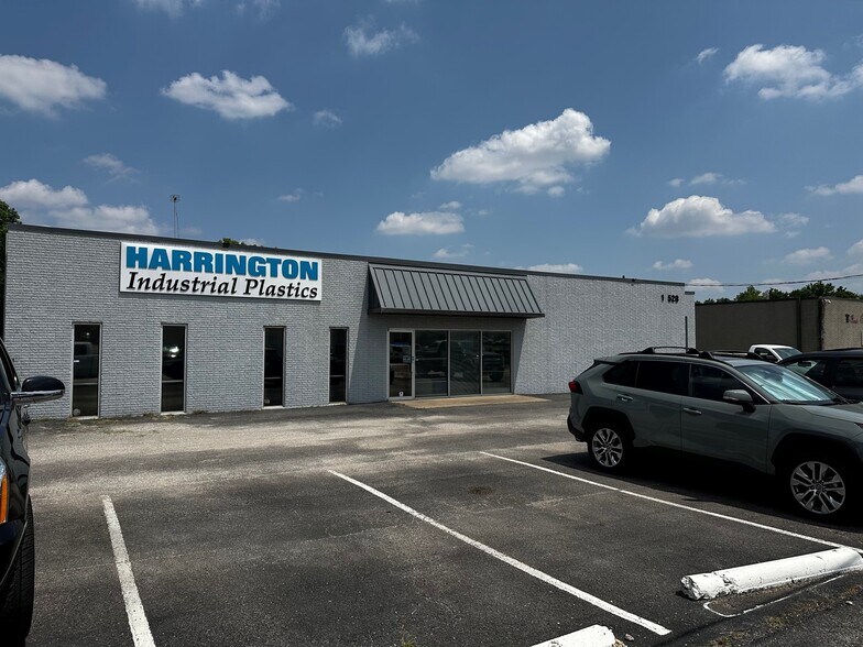 13528 Floyd Cir, Dallas, TX 75243 | LoopNet