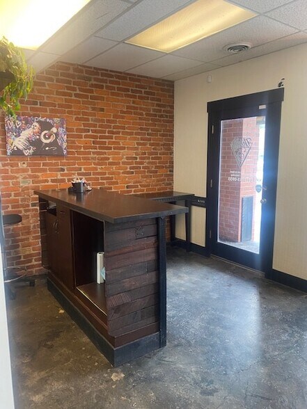 164 Nw Greenwood Ave Bend Or 97703 Retail For Lease Loopnet