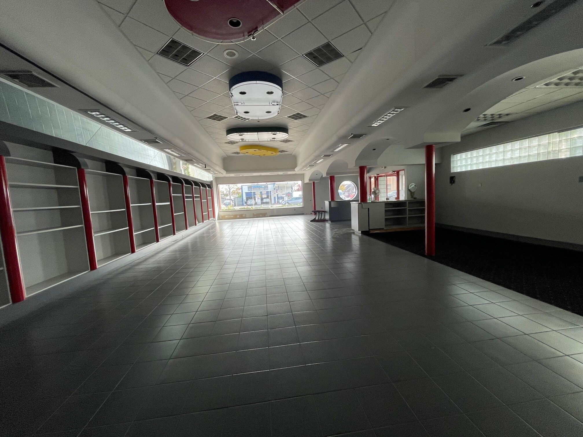 100 E Jericho Tpke, Mineola, NY 11501 - Retail Store W. 20+ Parking ...