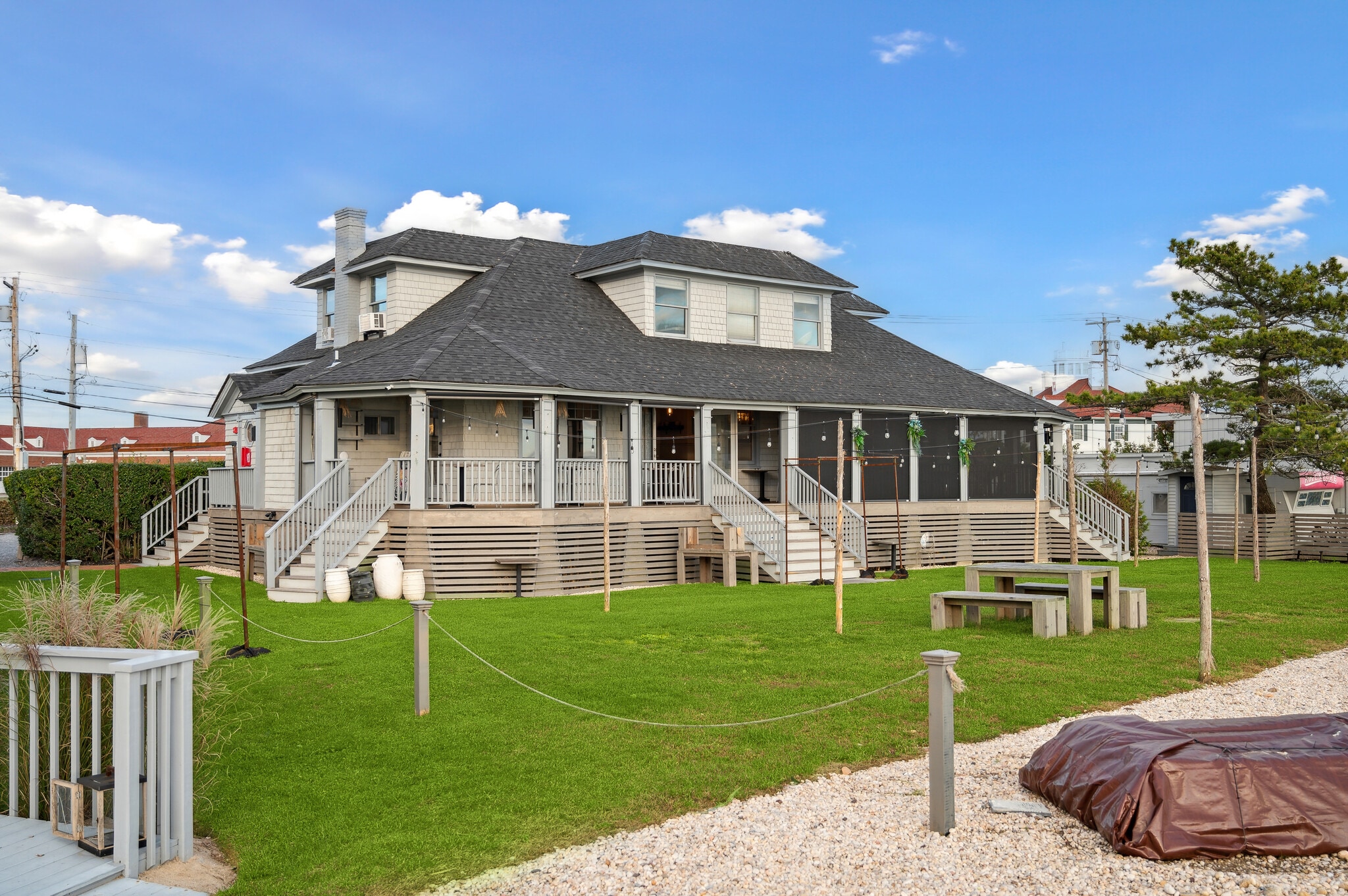 32 Lighthouse Rd, Hampton Bays, NY 11946 - The Inn Spot | LoopNet