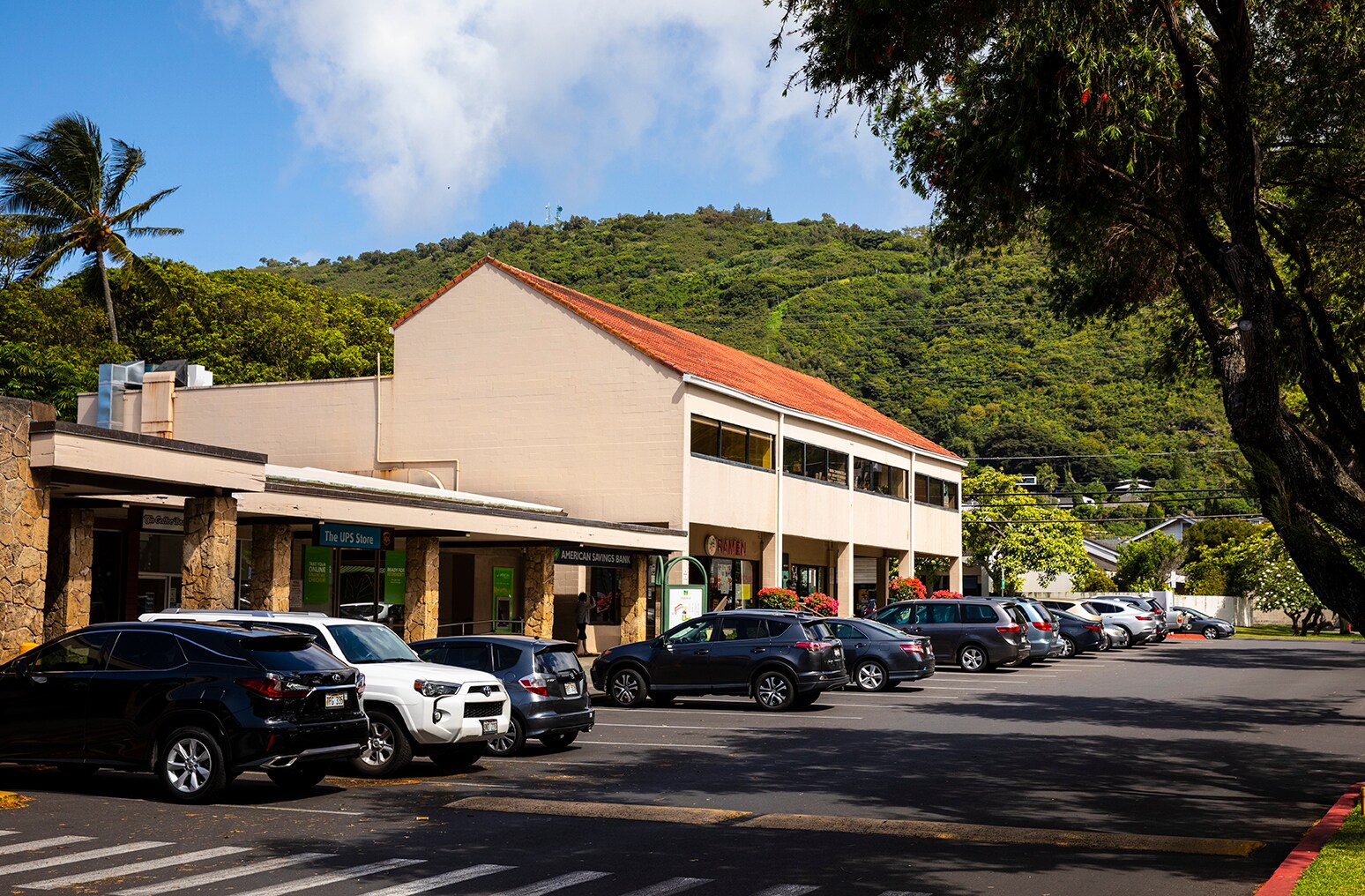 2855 E Manoa Rd, Honolulu, HI 96822 - Manoa Marketplace | LoopNet