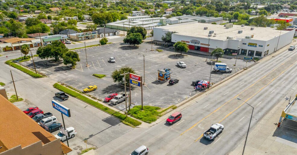 503 E 6th St, Del Rio, TX 78840 - Del Rio Shopping Center | LoopNet