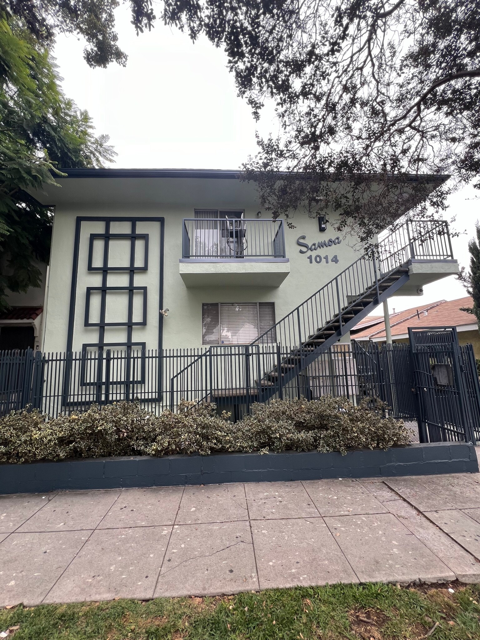 1014 N Oxford Ave, Los Angeles, CA 90029 - Samoa Apartments | LoopNet