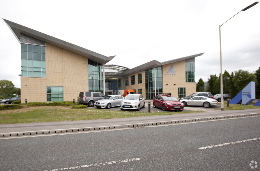 Brunel Rd, Reading, RG7 4AB - Merlin House | LoopNet