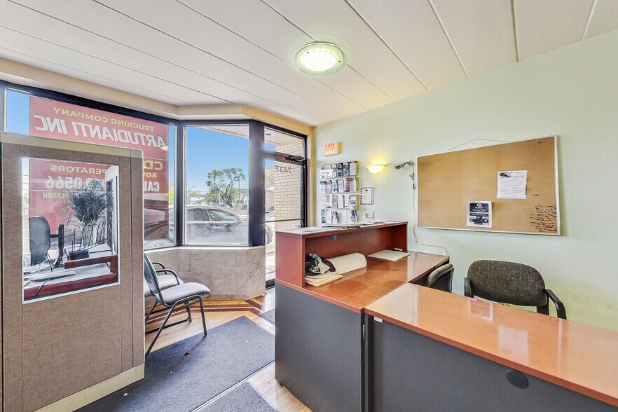 7437 W Irving Park Rd, Chicago, IL 60634 - Office for Lease | LoopNet