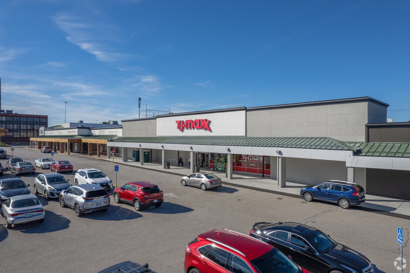 27049 Chagrin Blvd, Woodmere, OH 44122 - Village Square | LoopNet