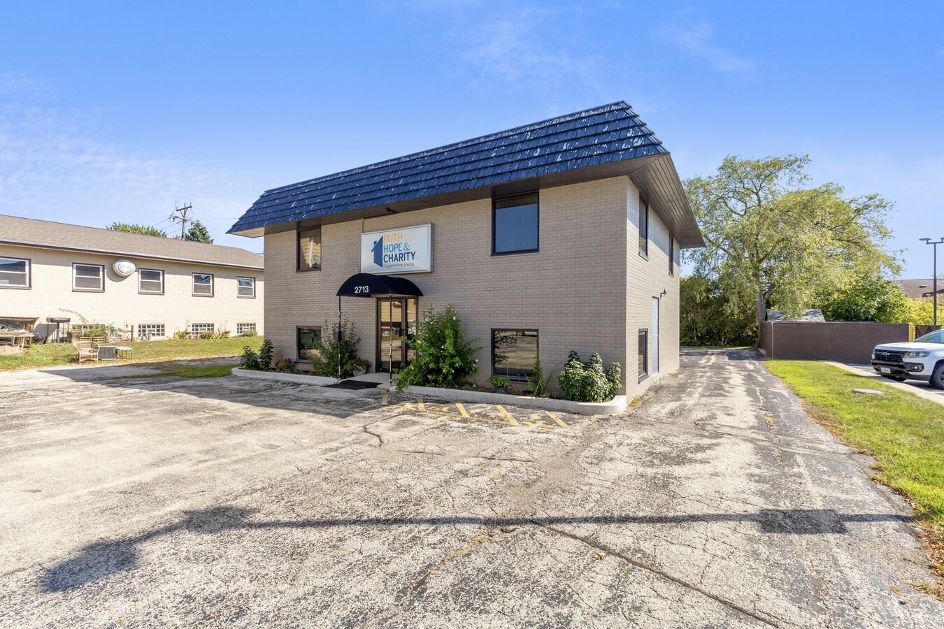 2713 S Chicago Ave, South Milwaukee, WI 53172 - Office for Sale | LoopNet