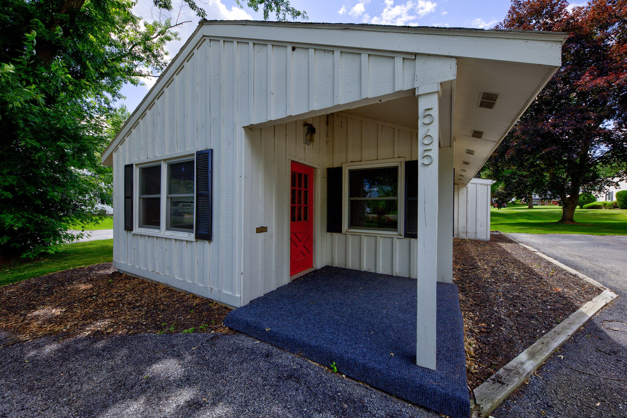 565 Bay Rd, Queensbury, NY 12804 - Olde Coach Manor | LoopNet