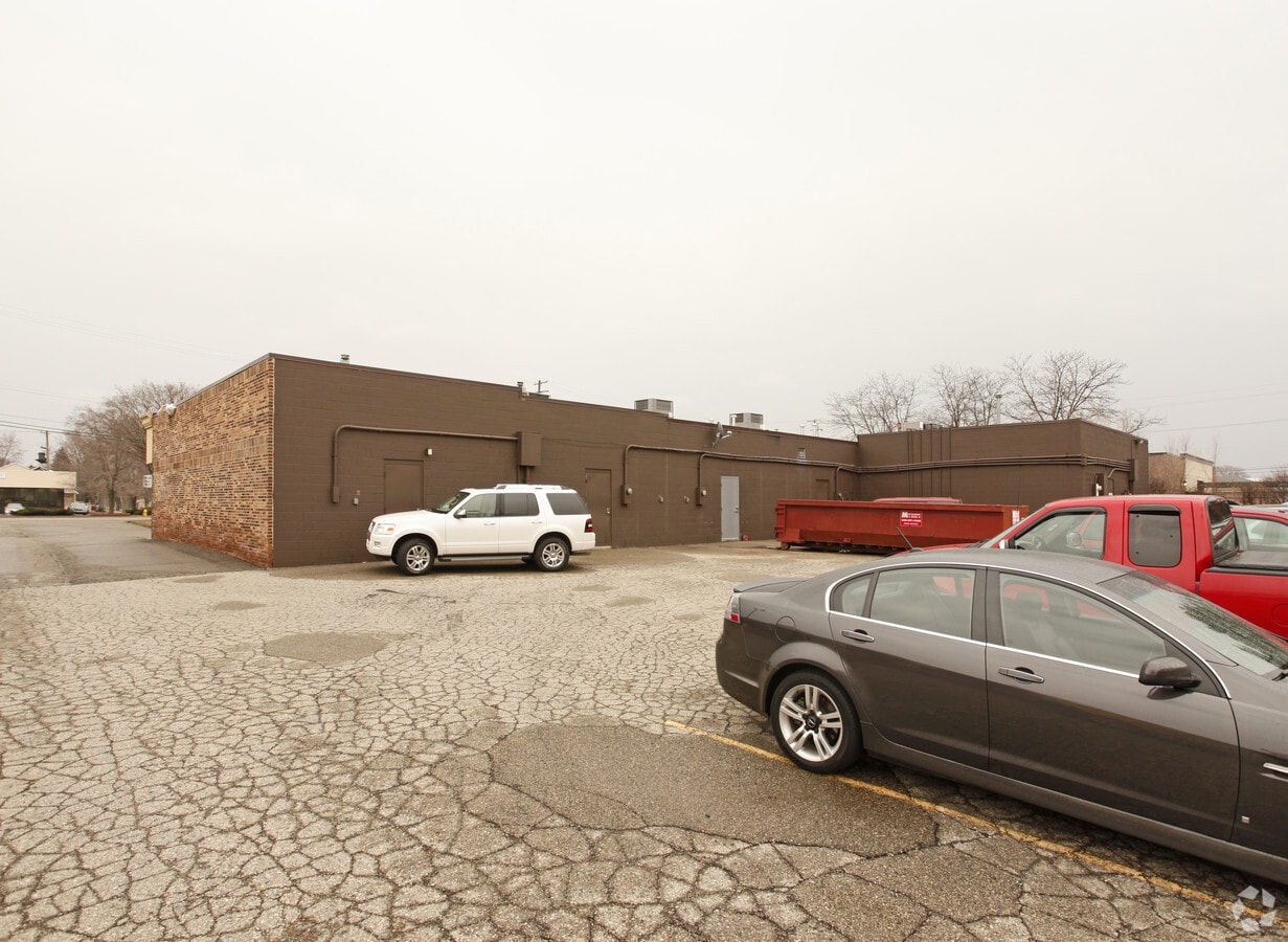 141-221 N Wayne Rd, Westland, MI 48185 | LoopNet