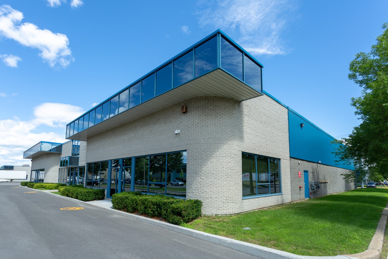 8401 Av Albert-Louis-Van Houtte, Montréal, QC H1Z 4J2 | LoopNet