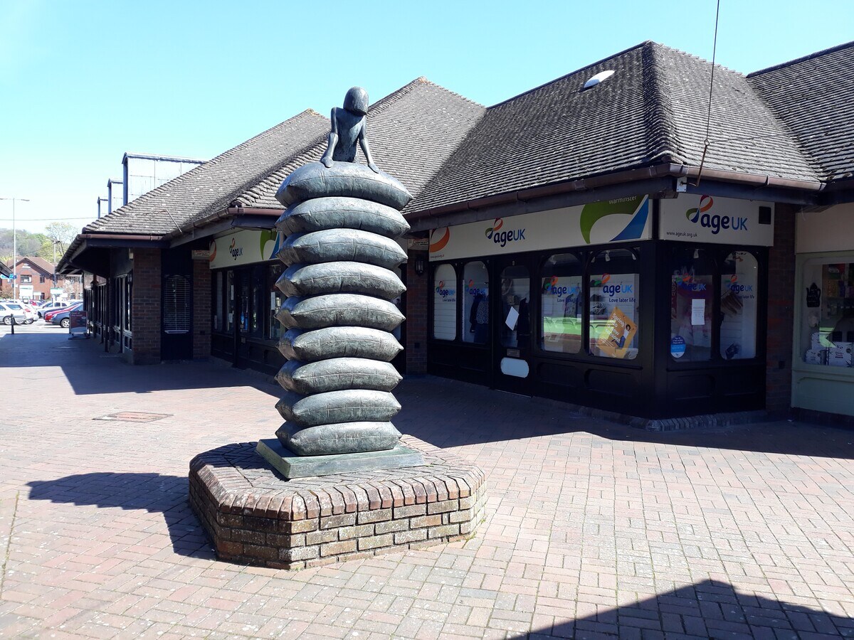 Market Pl, Warminster, BA12 9BX | LoopNet