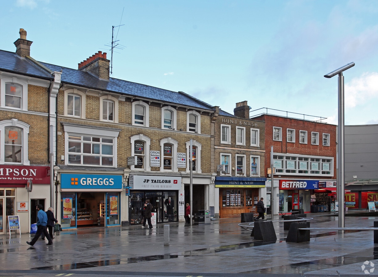 1 Mackenzie St, Slough, BKS SL1 1XQ | LoopNet