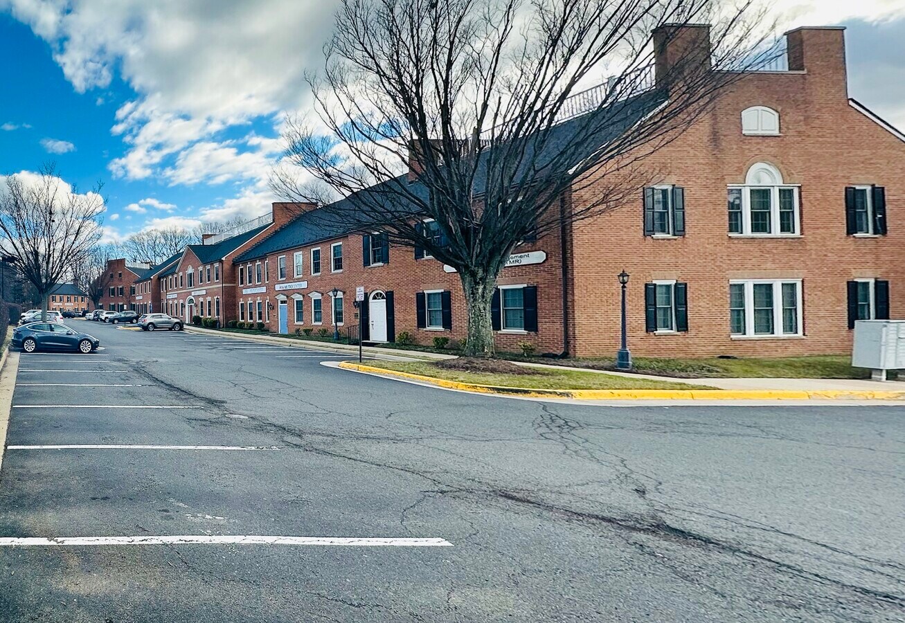 10509 Braddock Rd, Fairfax, VA 22032 - Patriot Square | LoopNet