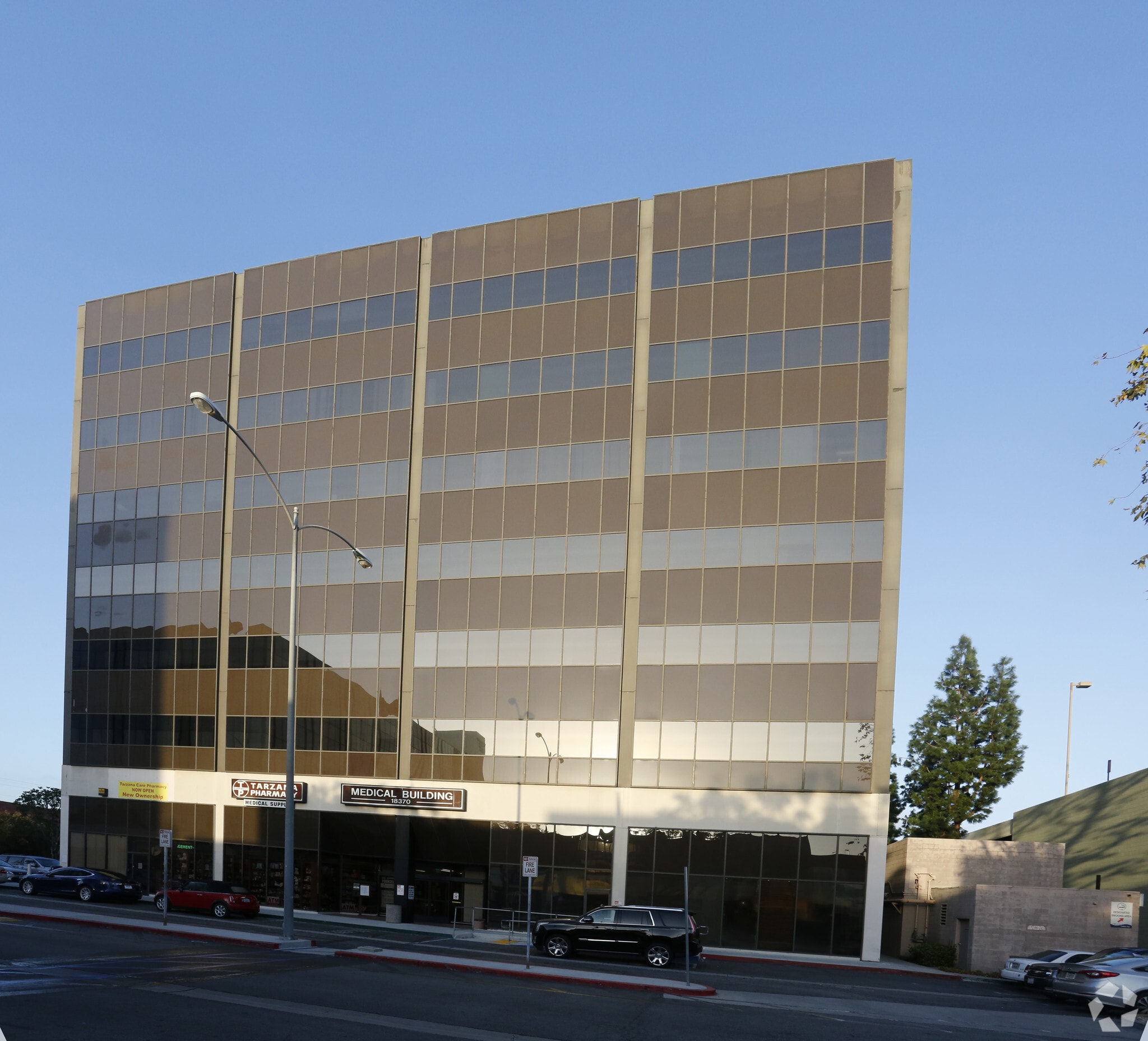 18370 Burbank Blvd, Tarzana, CA 91356 - Medical Office Building | LoopNet