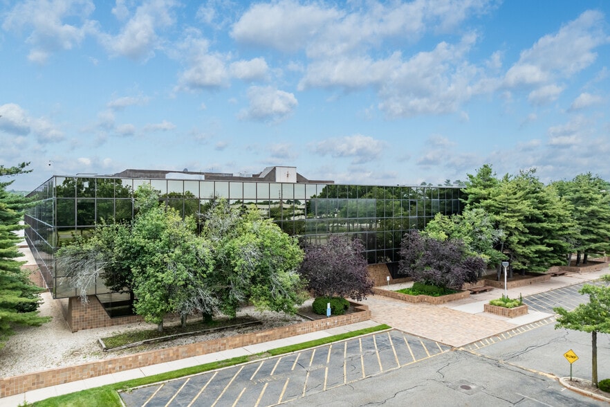 300 Jericho Quadrangle, Jericho, NY 11753 - Jericho Quadrangle | LoopNet