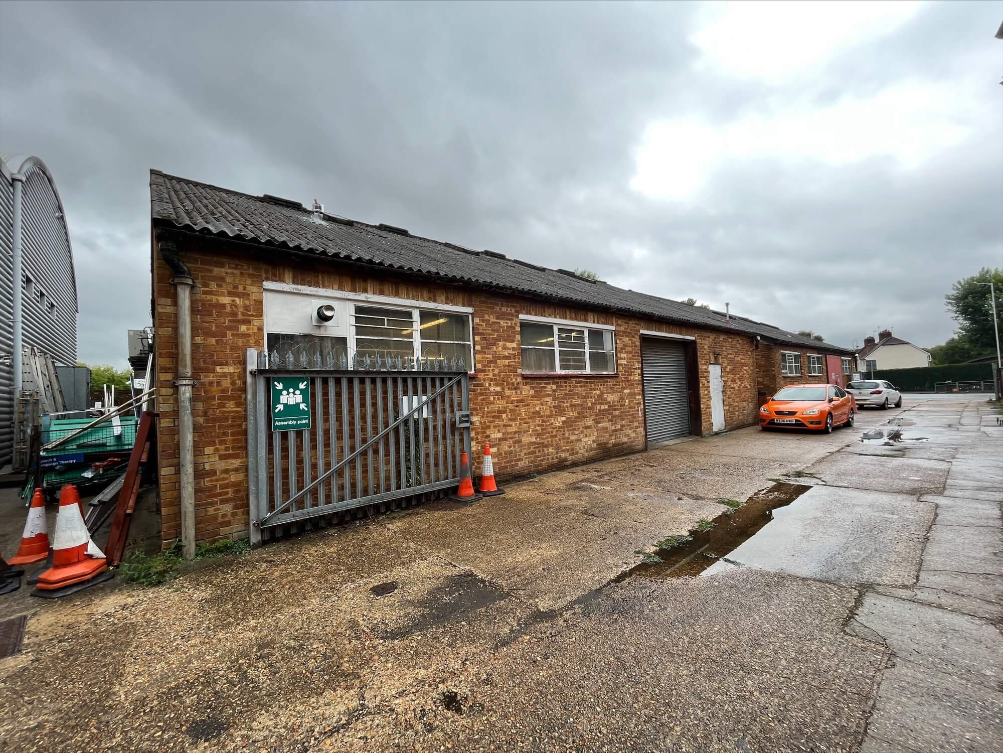 3 Rockingham Rd, Uxbridge, UB8 2UB | LoopNet