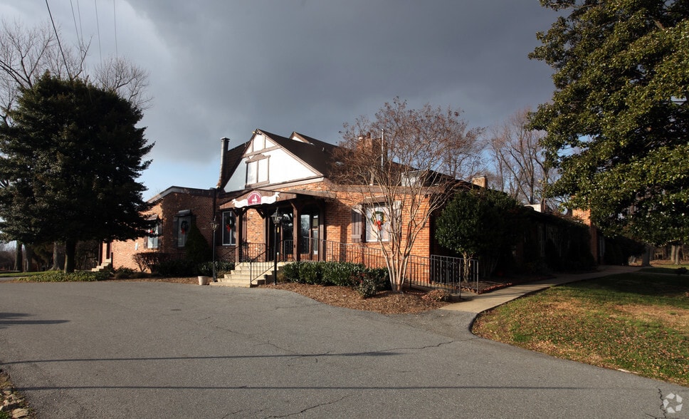 10710 Falls Rd, Potomac, MD 20854 | LoopNet