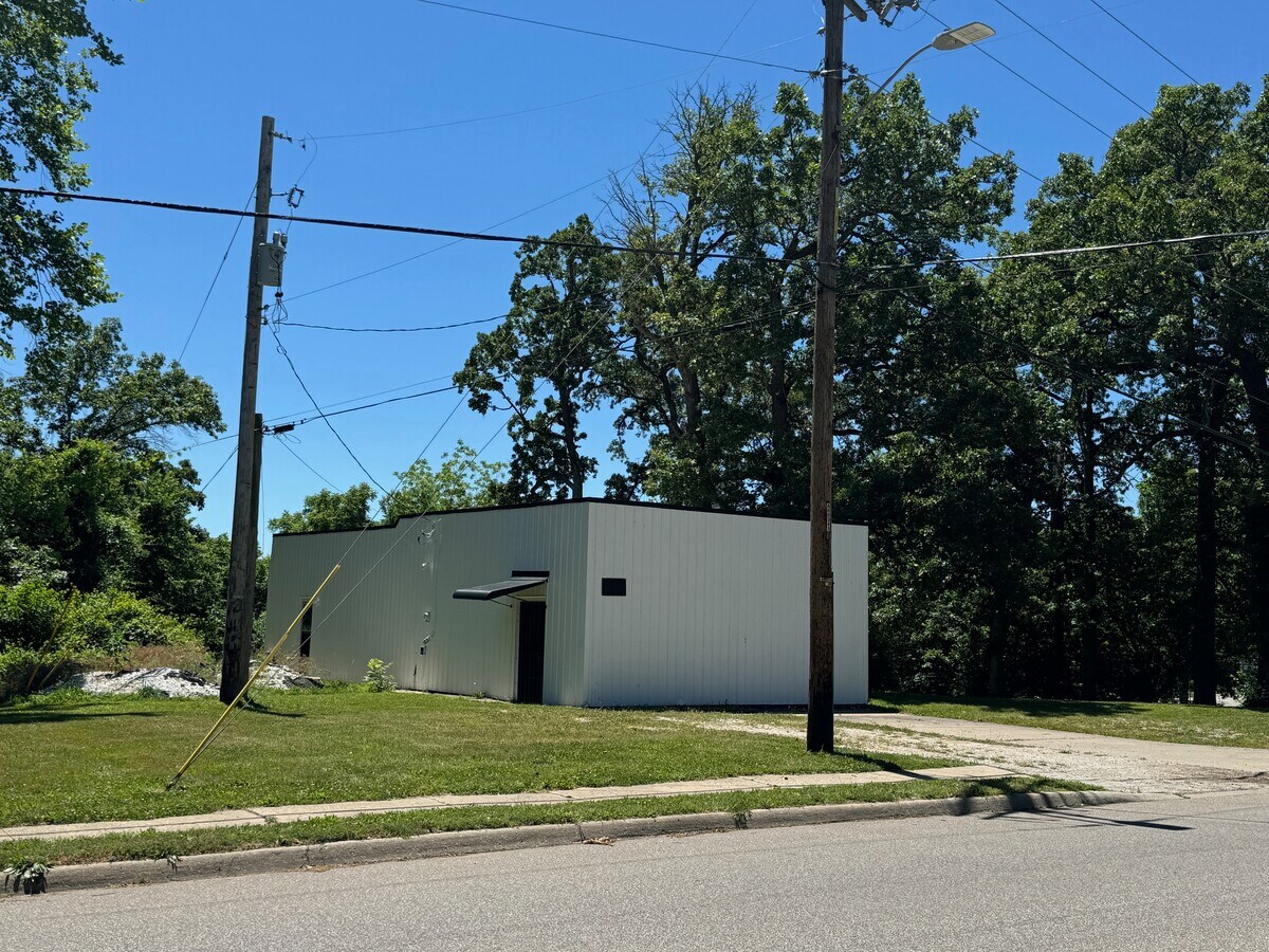 224 W Morse Ave, Bonner Springs, KS 66012 | LoopNet