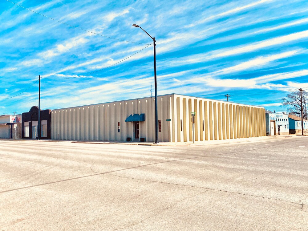 424 S Main St, El Dorado, KS 67042 | LoopNet