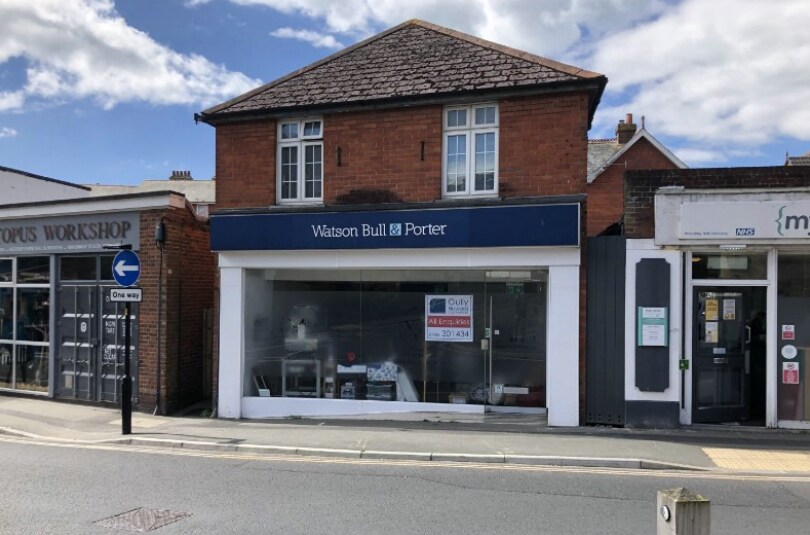 86 Avenue Rd, Freshwater, PO40 9UT | LoopNet