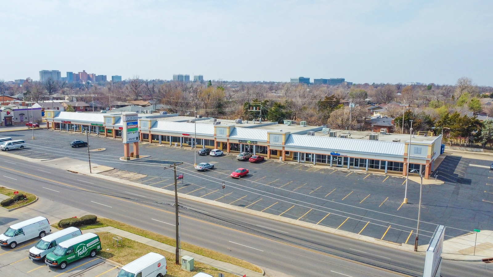 6807-7013 N May Ave, Oklahoma City, OK 73116 - Lakewood Shopping Center ...