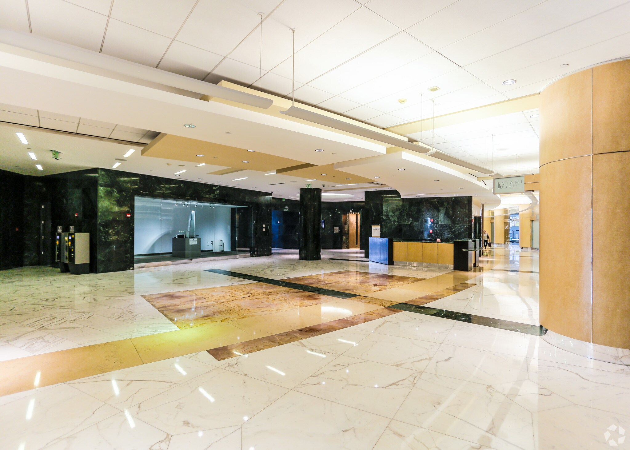 100 SE 2nd St, Miami, FL 33131 - Miami Tower | LoopNet