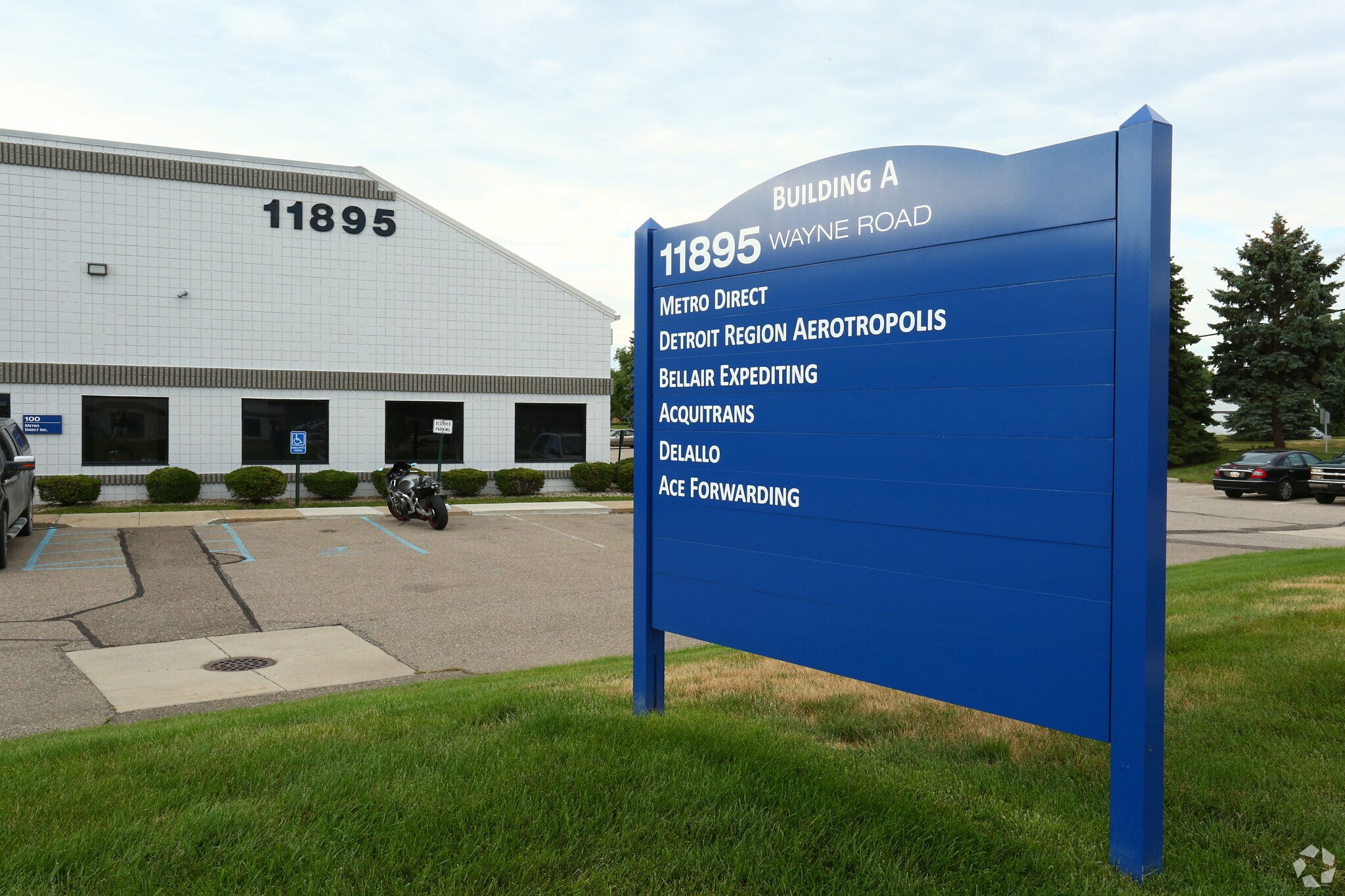 11301 Metro Airport Center Dr, Romulus, MI 48174 - Metro Airport Center | LoopNet