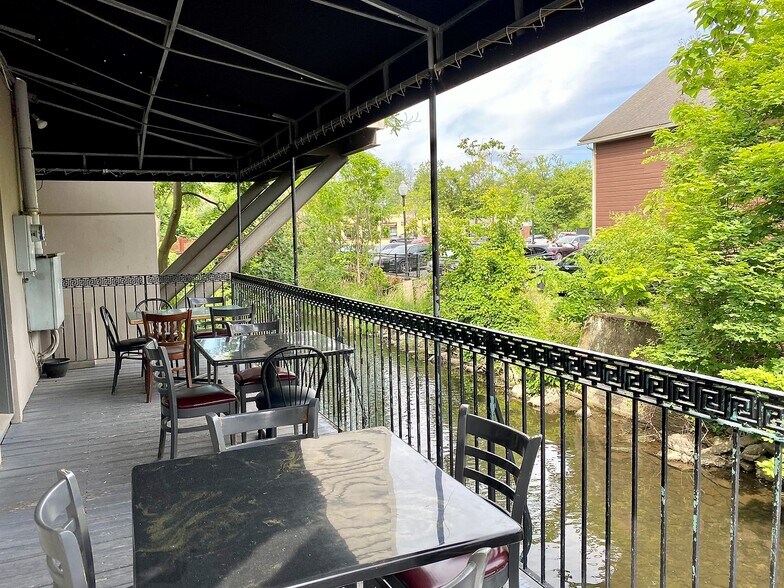 32-34 Main St, Warwick, NY 10990 - G's Restaurant & Bank St. Tavern ...