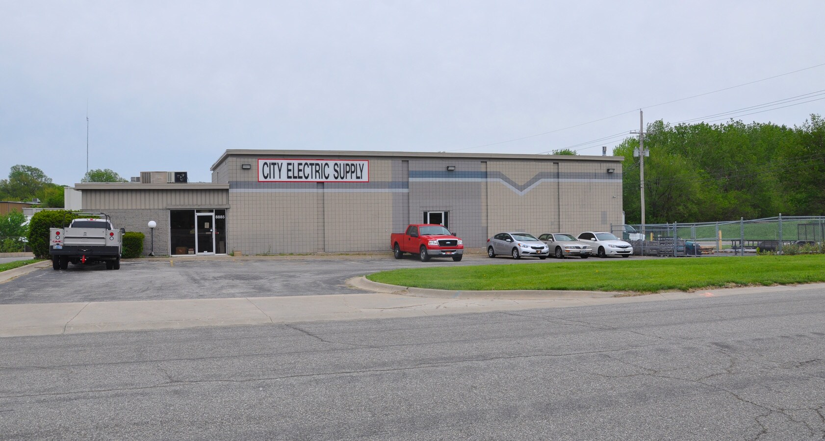 8885 Bond St, Overland Park, KS 66214 | LoopNet