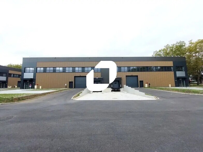 6 Bis Rue Denis Papin, 78190 Trappes - Flex for Lease | LoopNet