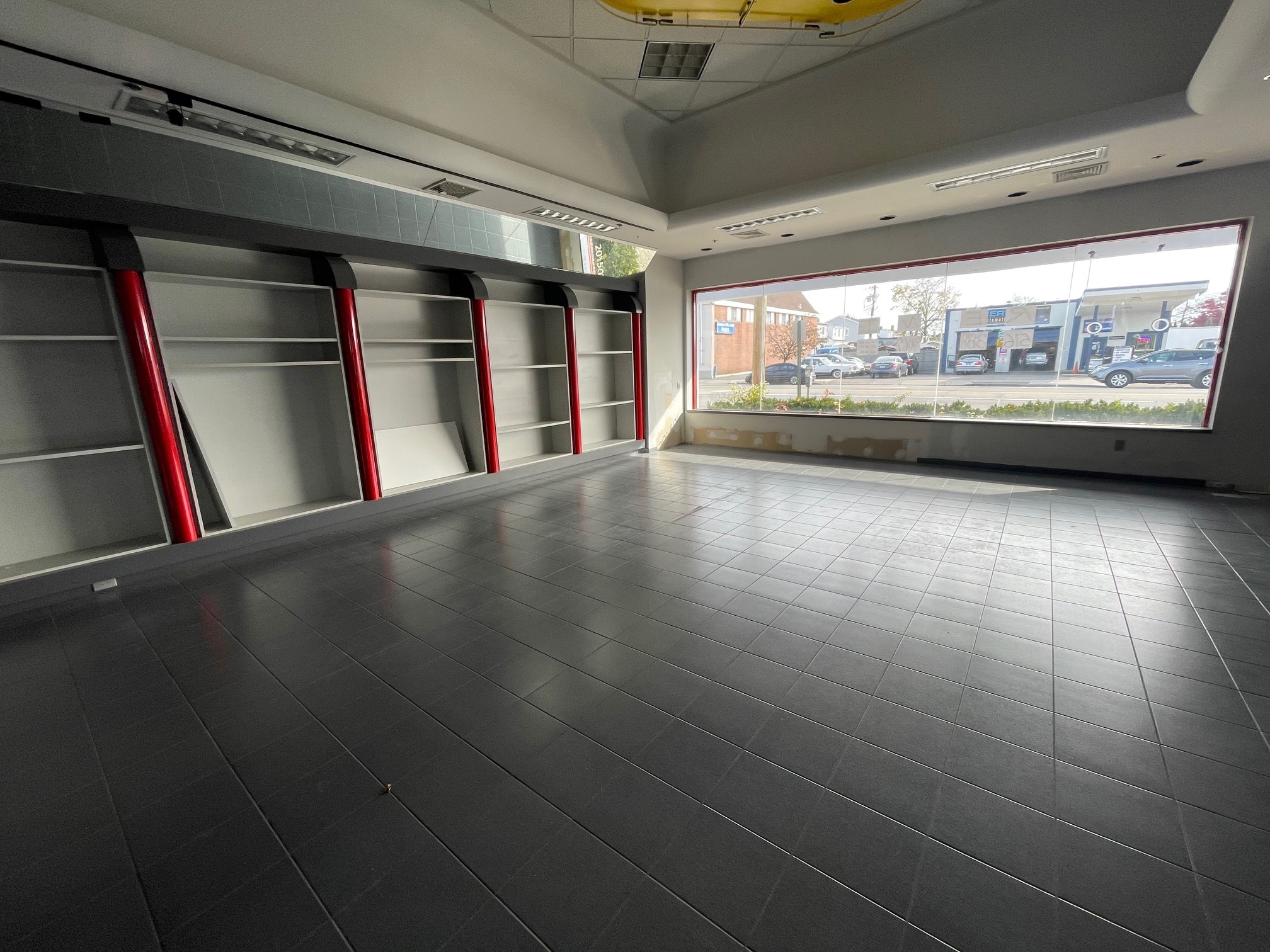 100 E Jericho Tpke, Mineola, NY 11501 - Retail Store W. 20+ Parking ...