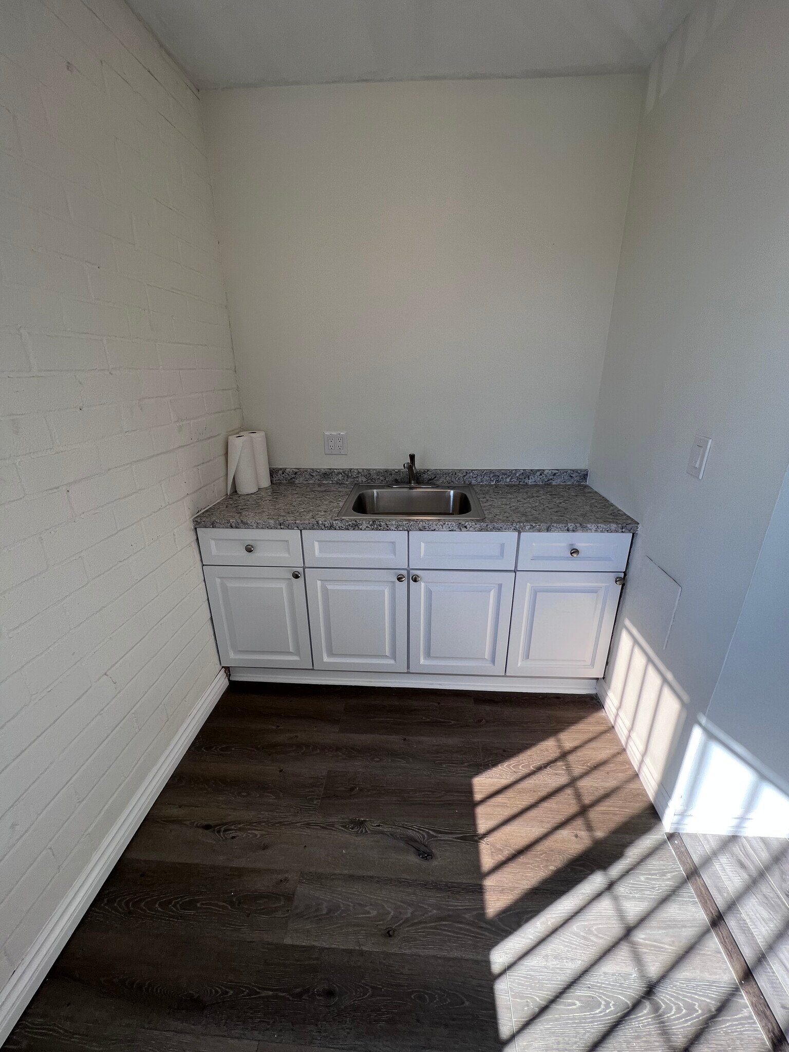 15140-15180 Raymer St, Van Nuys, CA 91405 - Raymer Commercial Center | LoopNet