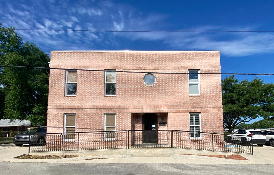 2217 Pass Rd, Gulfport, MS 39501 - Two-Story Office Building Near ...