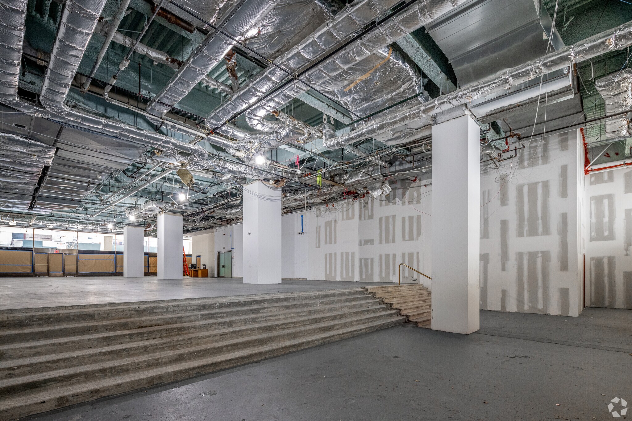 9 W 57th St, New York, NY 10019 - 9W57 | LoopNet