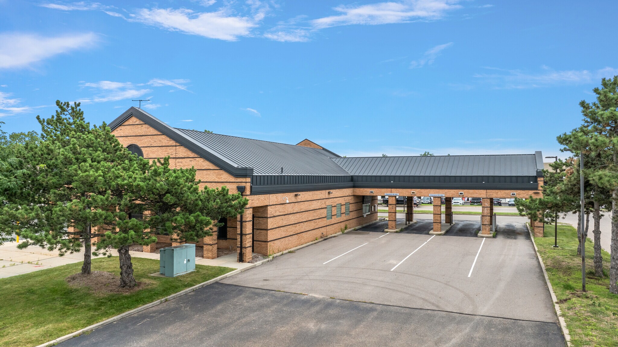 150 E Maple Rd, Troy, MI 48083 - Former Bank of America | LoopNet