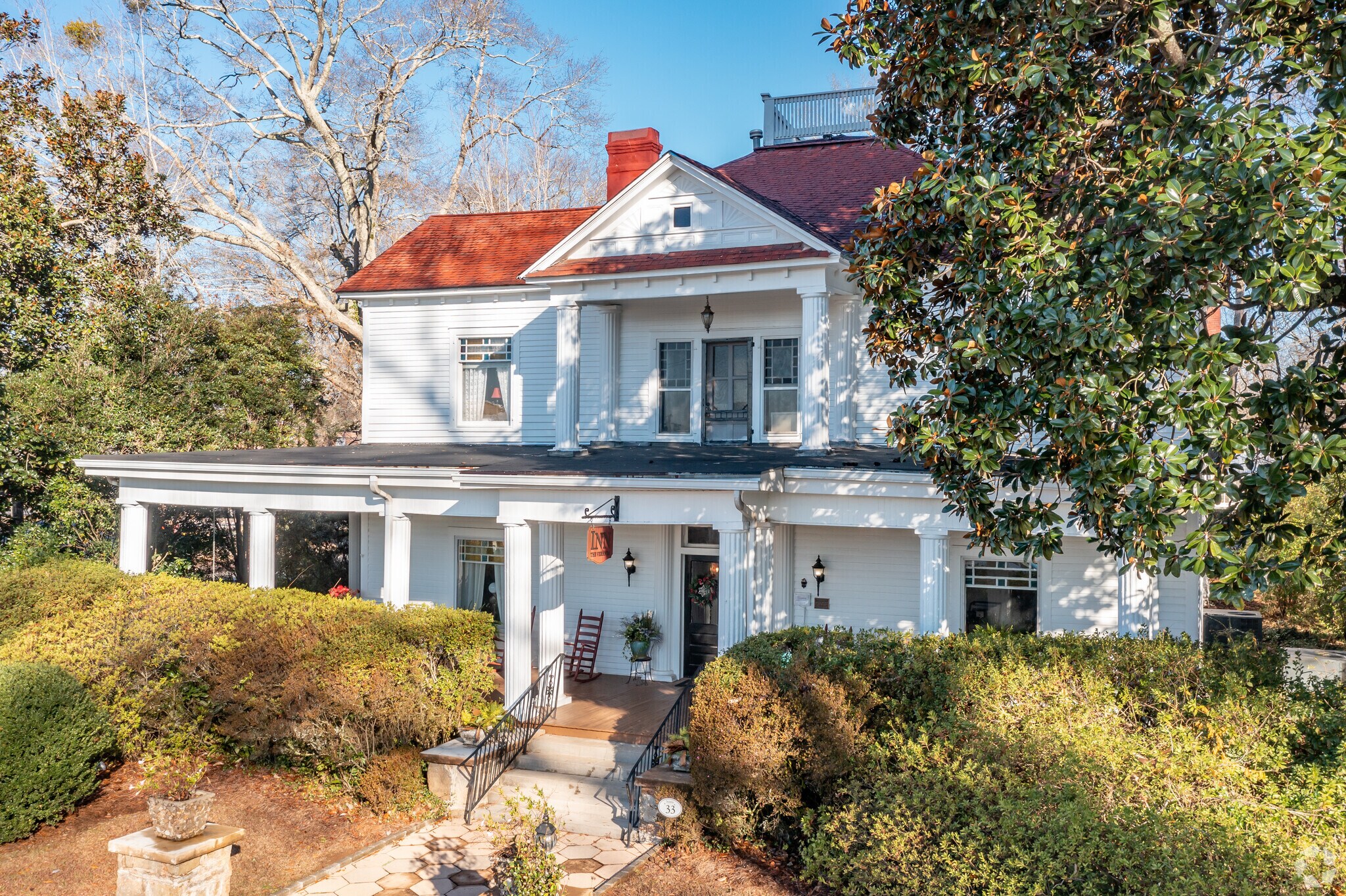 252 Seavy St, Senoia, GA 30276 - The Veranda Historic Inn | LoopNet