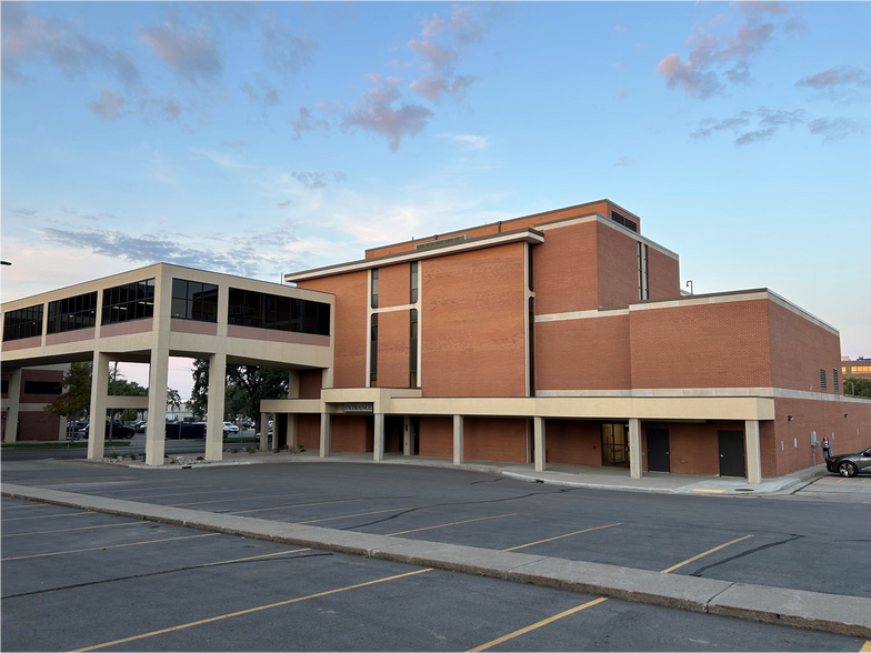 810 E Rosser Ave, Bismarck, ND 58501 - Owned by Physicians Realty Trust | LoopNet