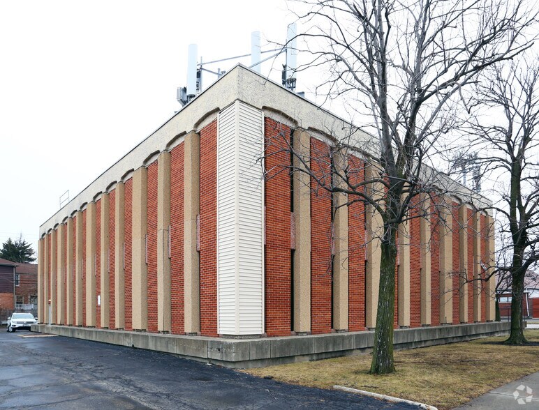 100 Higgins Rd, Park Ridge, IL 60068 | LoopNet