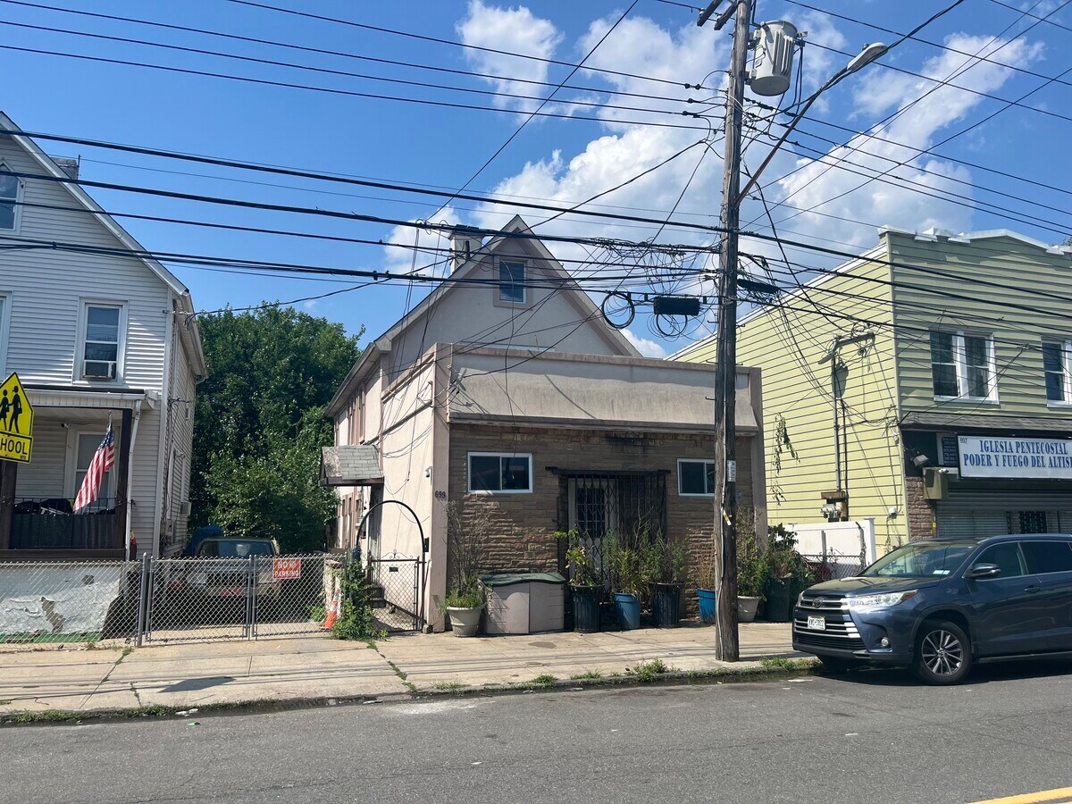 699 Henderson Ave, Staten Island, NY 10310 - Flex for Sale | LoopNet